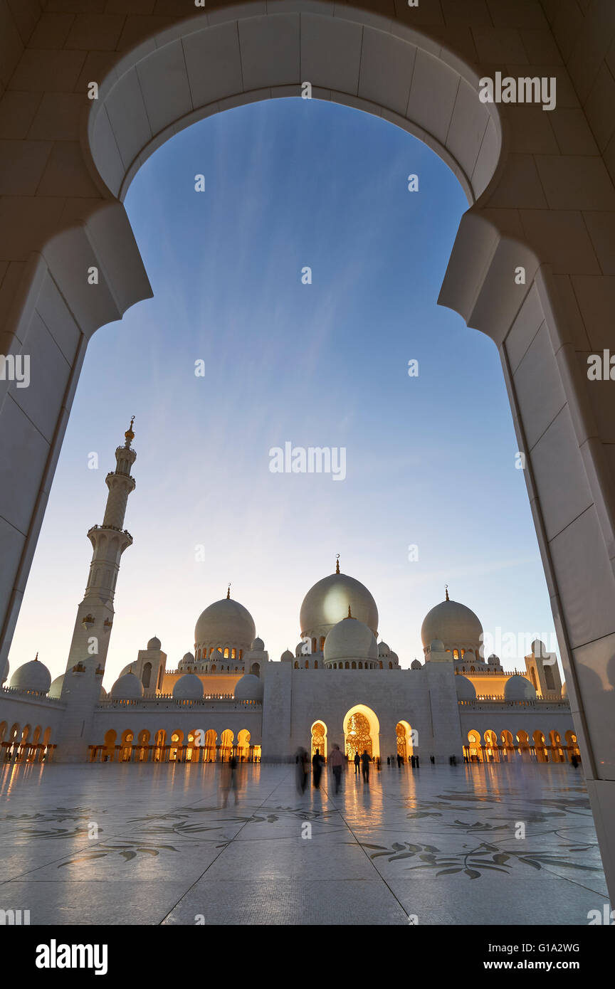 Sheikh Zayed Grand Mosque Arch High Resolution Stock Photography and ...