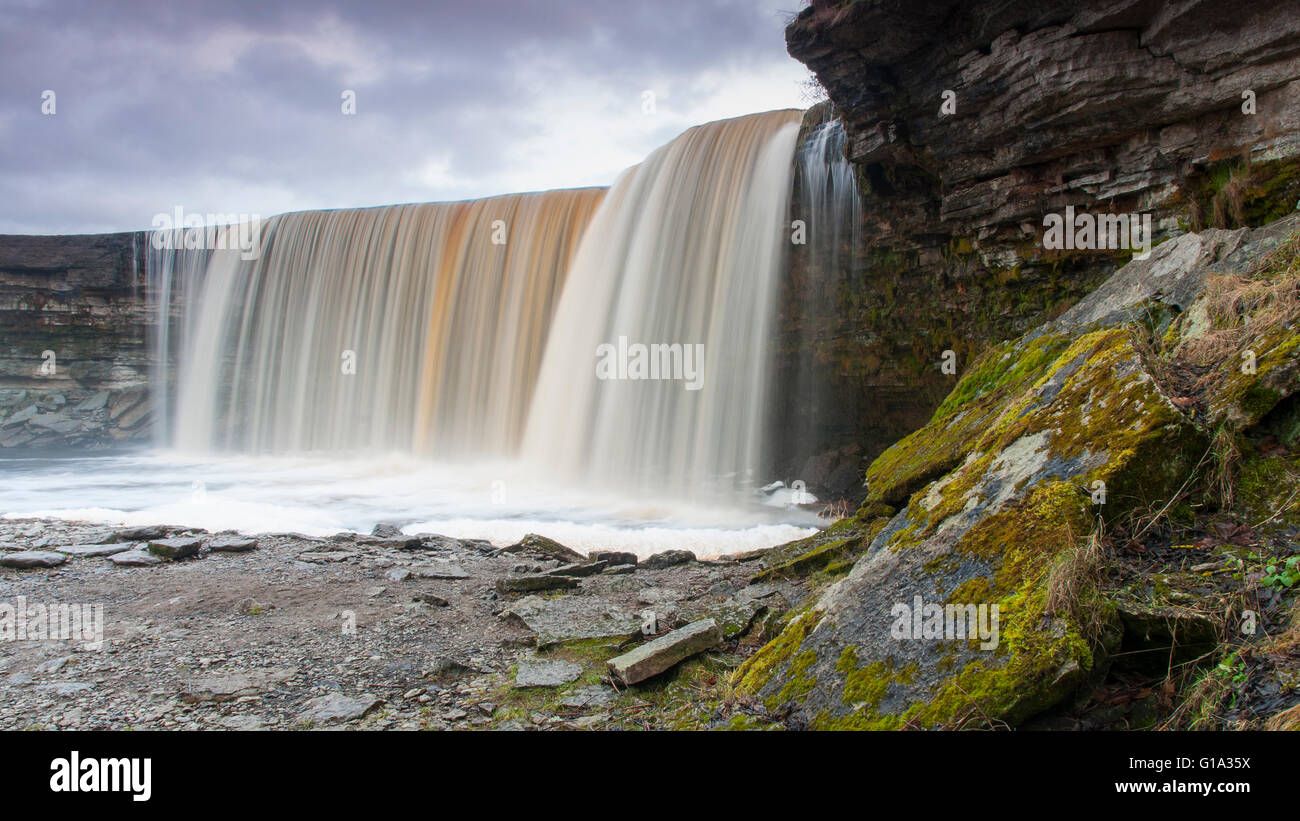 Waterfall and rocks hi-res stock photography and images - Alamy