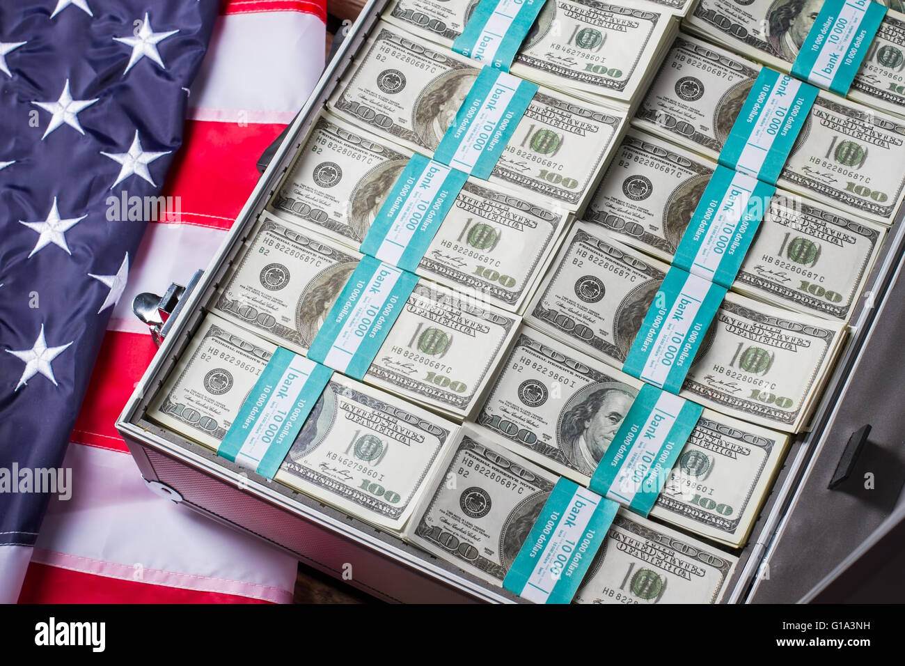 Dollar bundles hi-res stock photography and images - Alamy