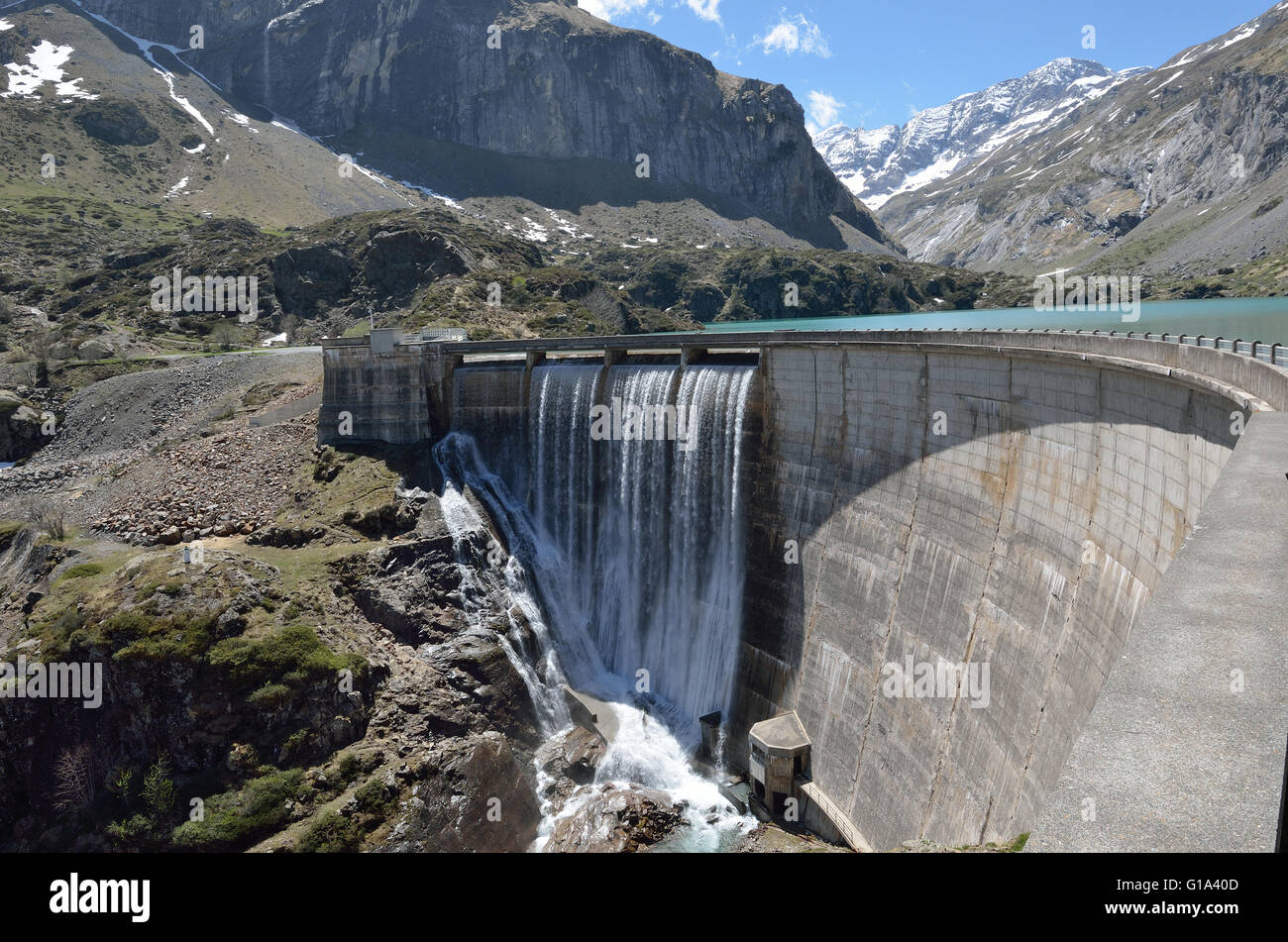 Gloriettes dam in the French Pyrenees Stock Photo - Alamy