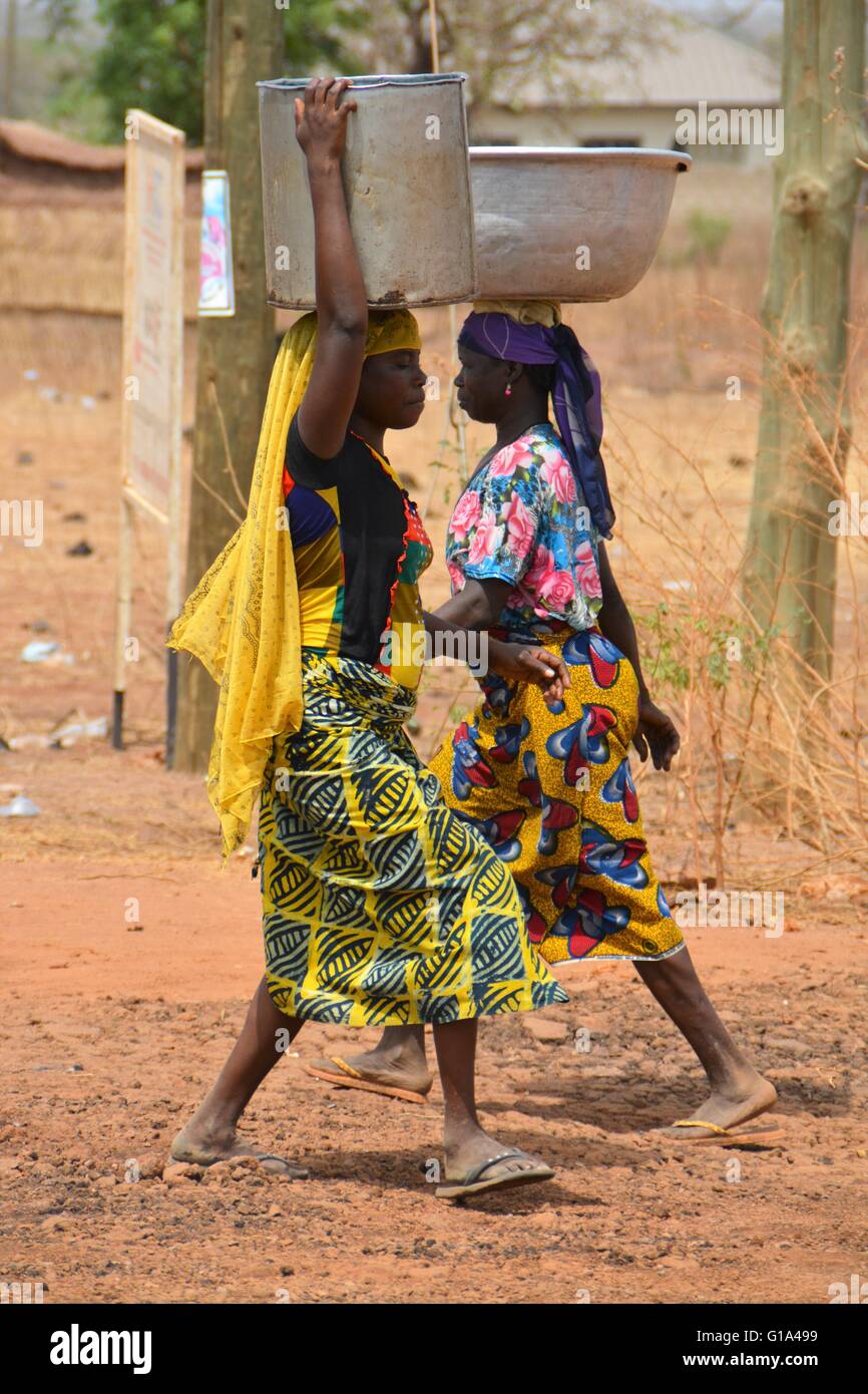 Fetching water in Africa (Ghana, West Africa, Tamale Stock Photo - Alamy