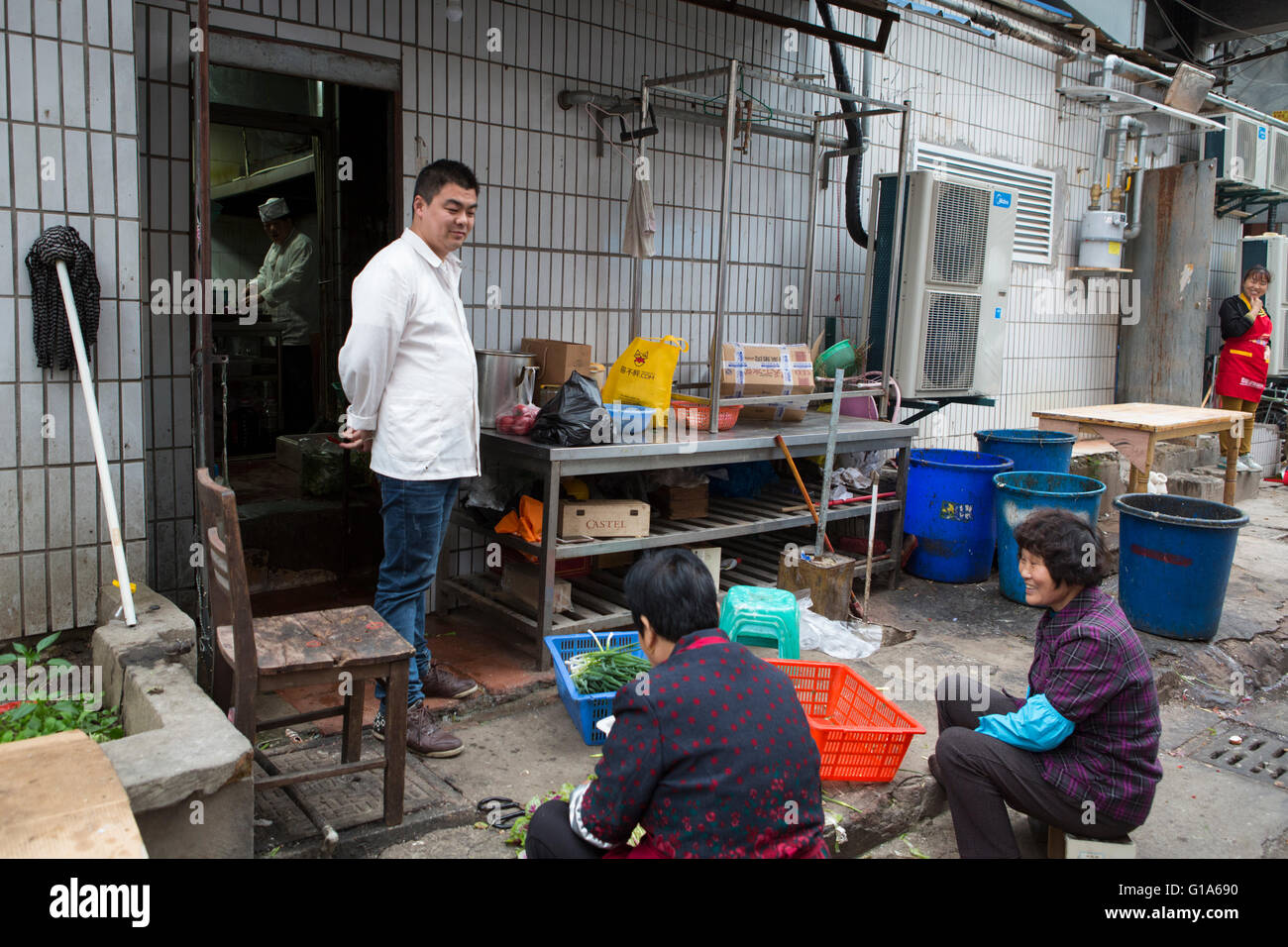 Asian street cook High Resolution Stock Photography and Images - Alamy