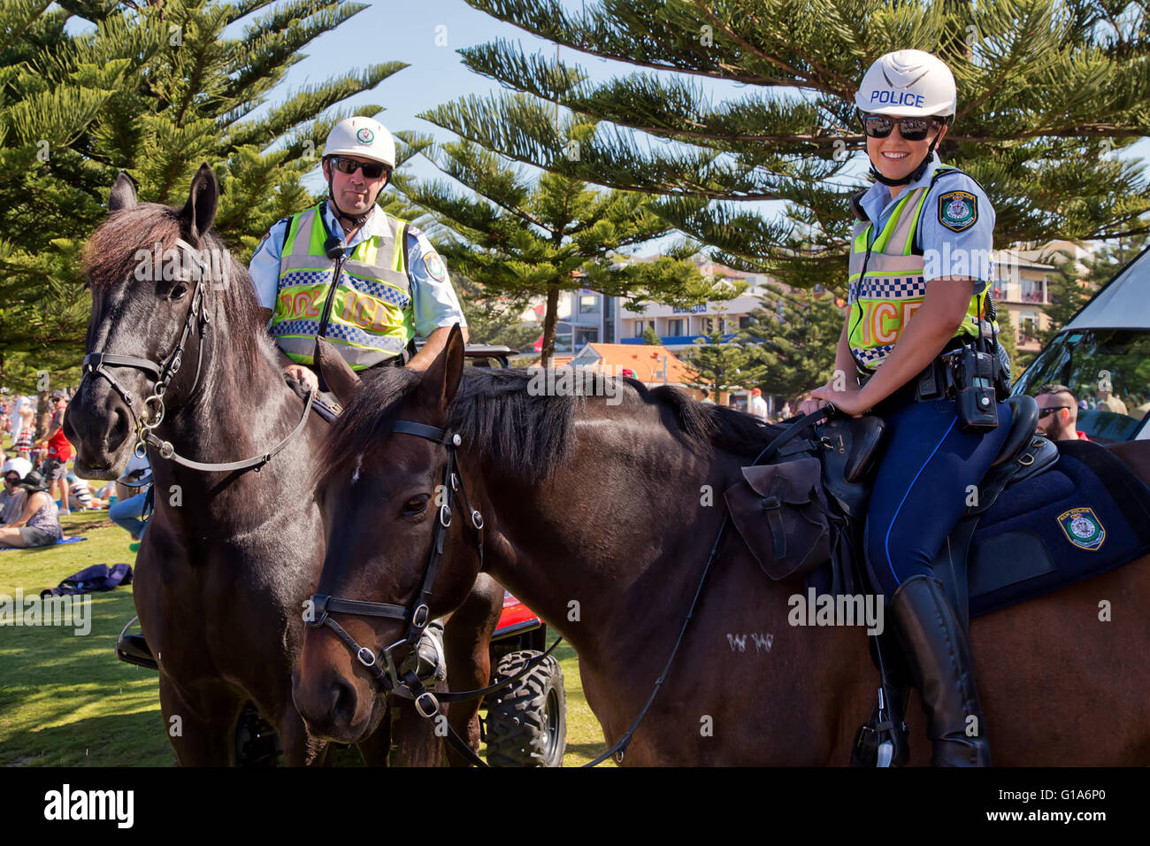 Mounted policewoman hi-res stock photography and images - Alamy