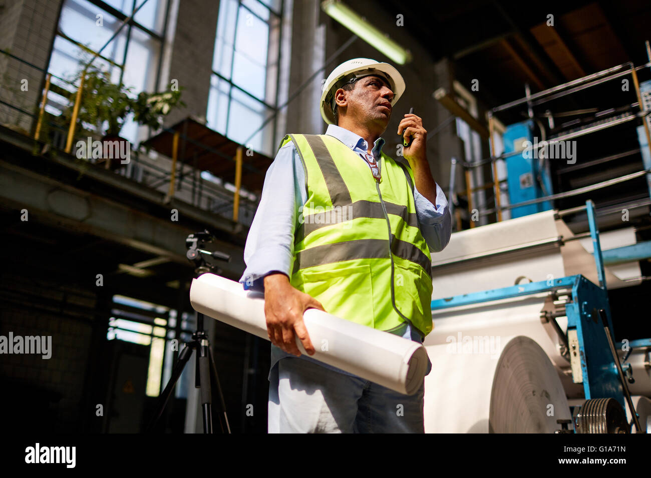 Talking on radio hi-res stock photography and images - Alamy