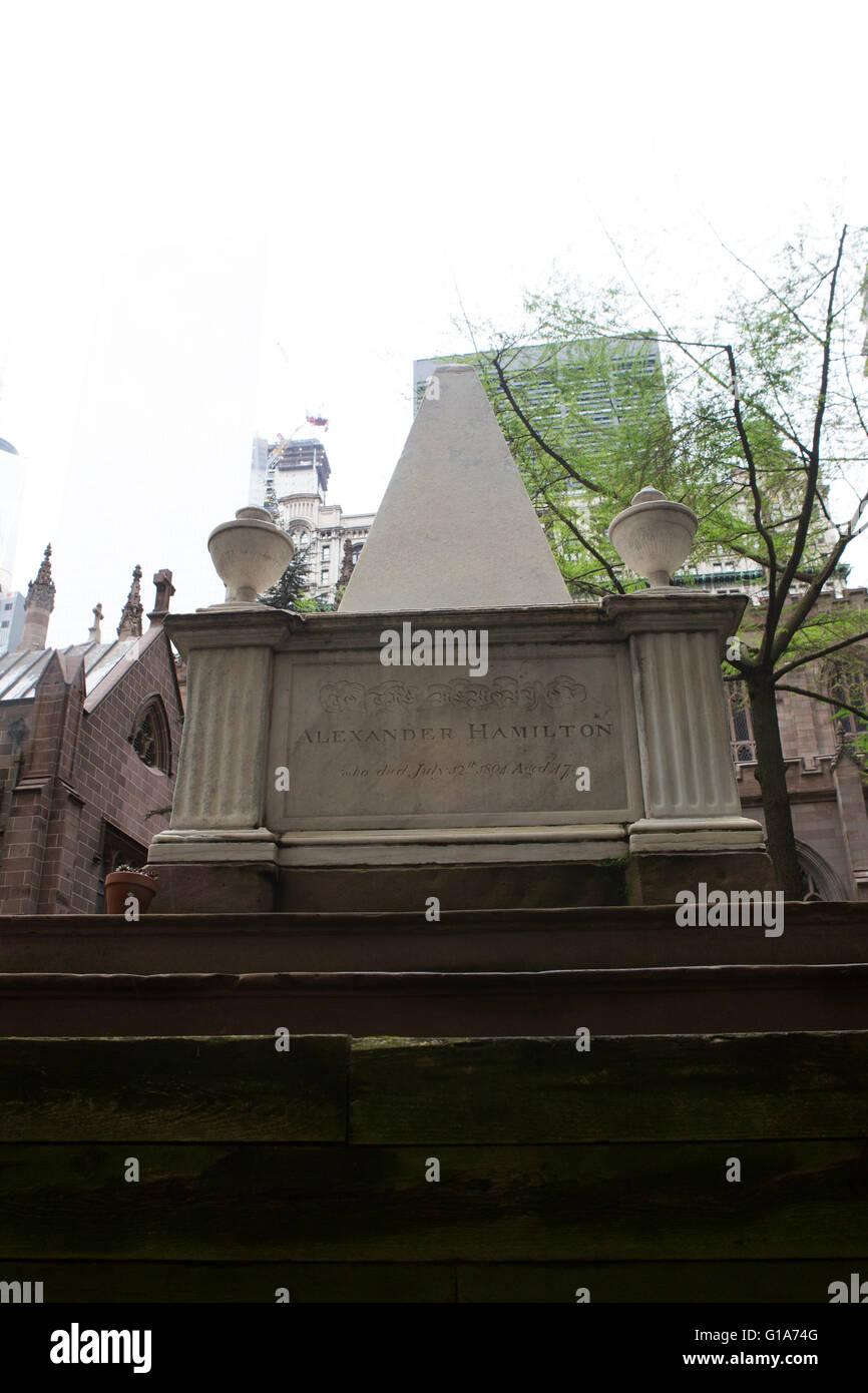 Alexander Hamilton Memorial at Trinity Church in New York City, USA ...