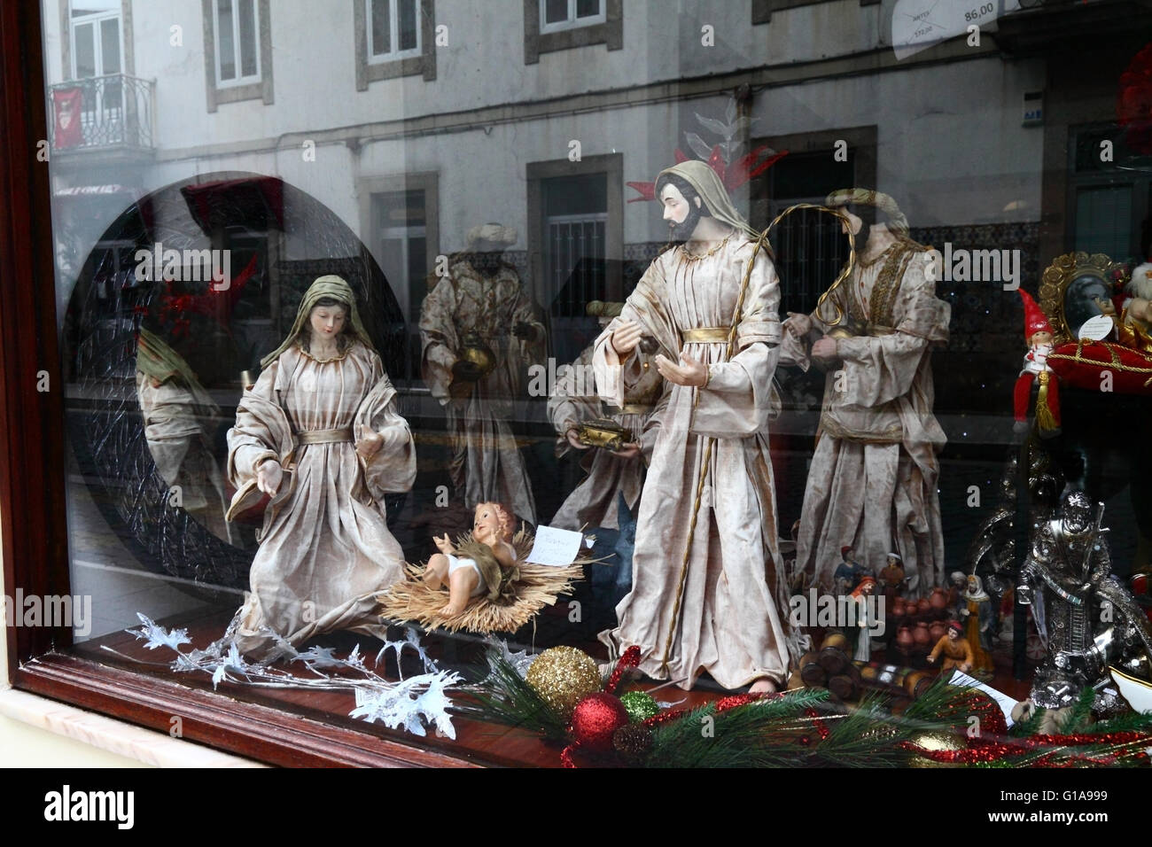 Display of nativity scene figures in shop window, Vila Praia de Ancora ...
