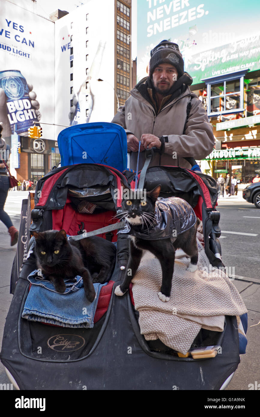 Homeless man living on Manhattan streets with pushchair of cats New ...