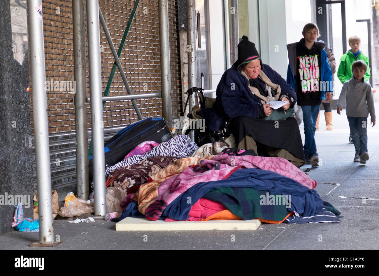 Woman homeless living rough hi-res stock photography and images - Alamy