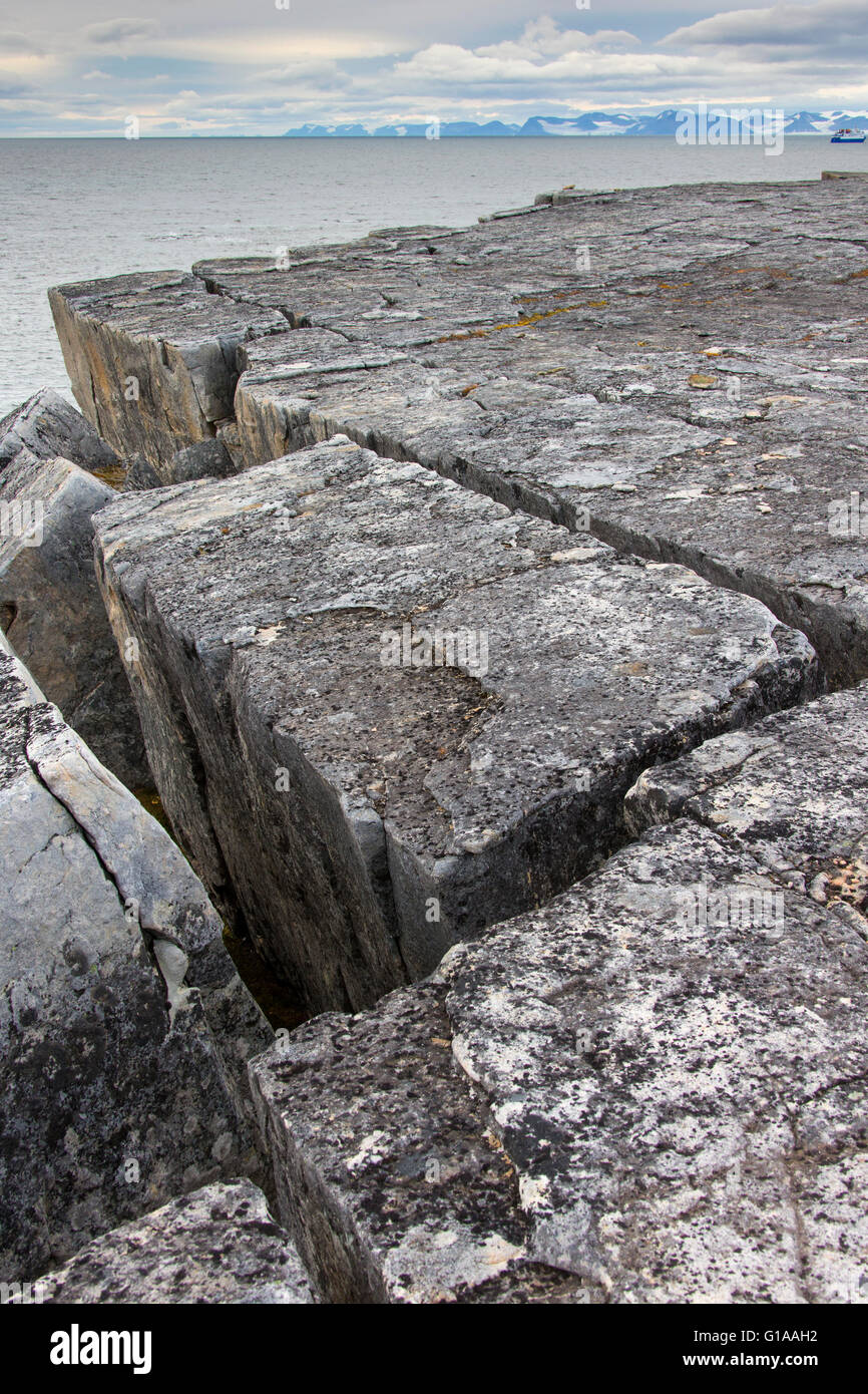 Split rock hi-res stock photography and images - Alamy