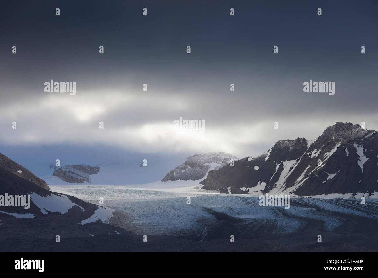 Gasbreen glacier along Gashamna / Goose Bay, Hornsund, Svalbard ...