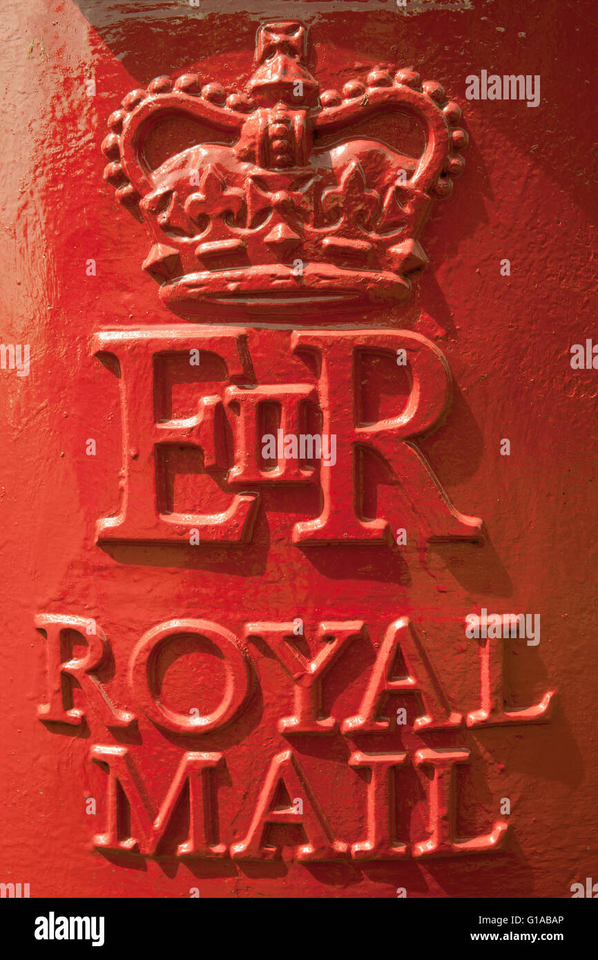 Royal mail crown logo hi-res stock photography and images - Alamy