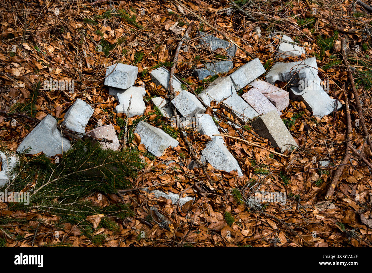 Spare bricks hi-res stock photography and images - Alamy