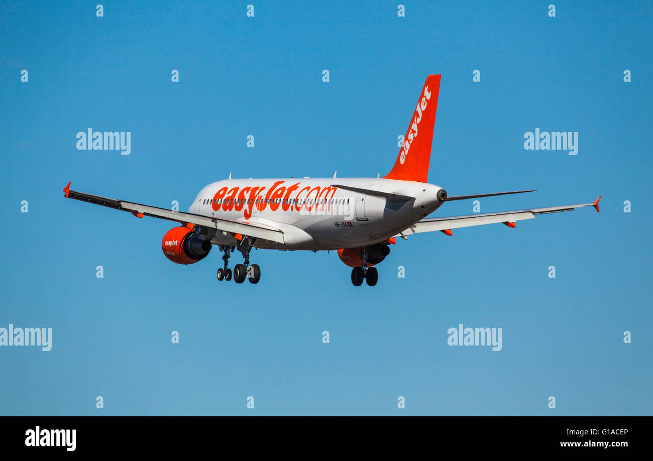 Airbus a320 easy jet airlines hi-res stock photography and images - Alamy