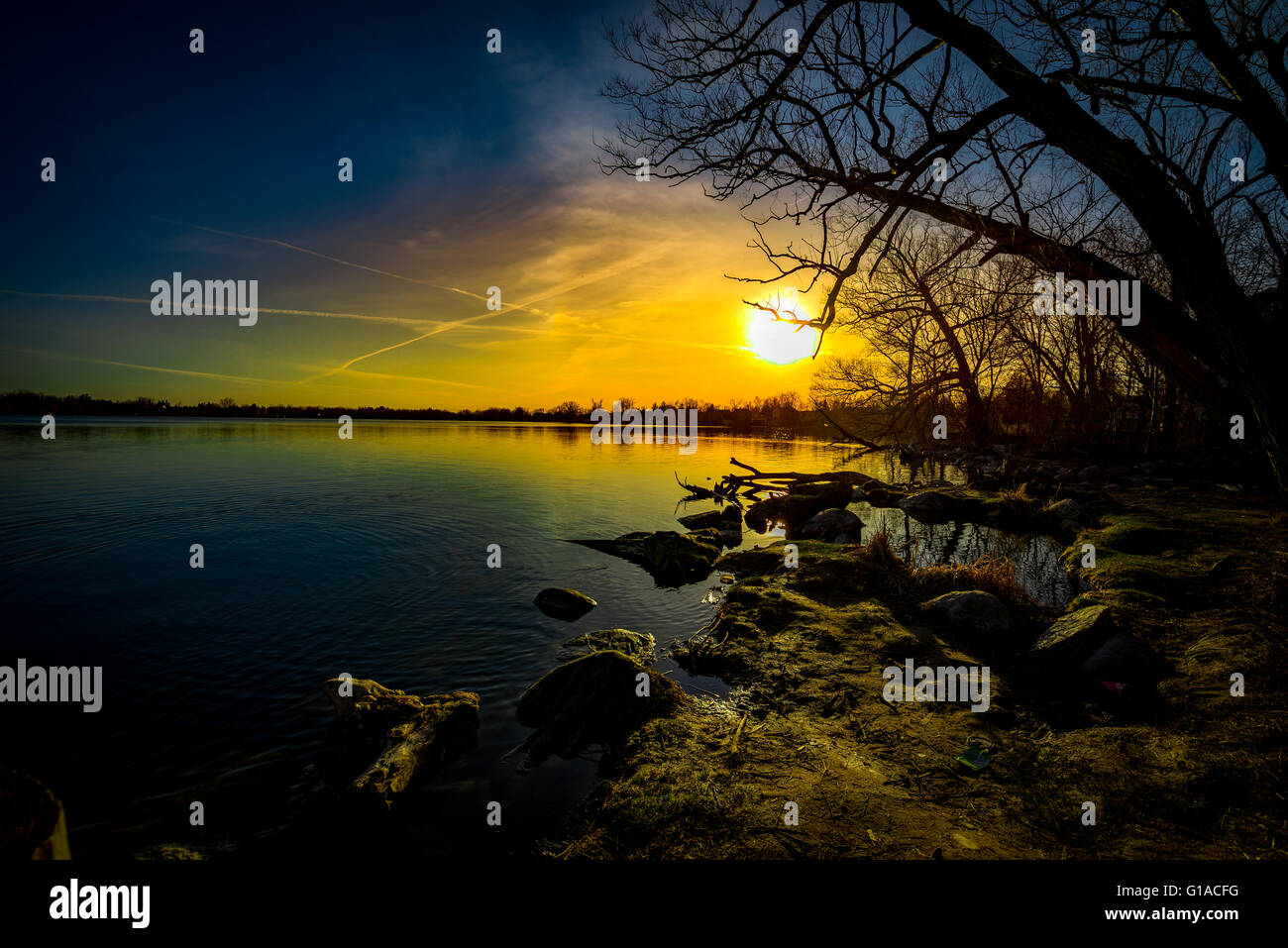 Blue and gold sunset hi-res stock photography and images - Alamy