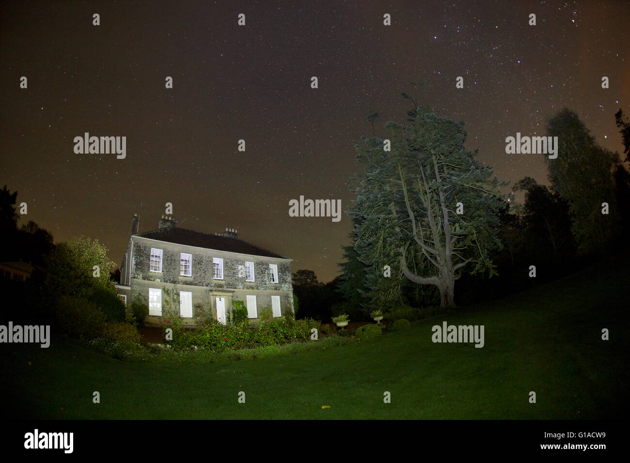 Country house in the middle of the night Stock Photo - Alamy