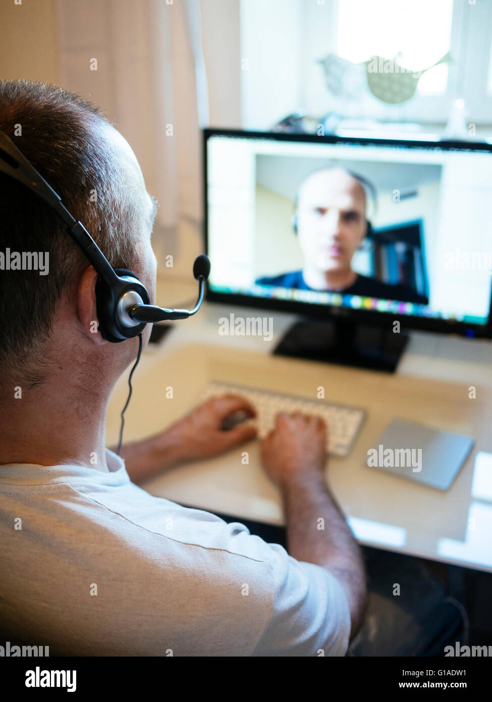Office video conference hi-res stock photography and images - Alamy