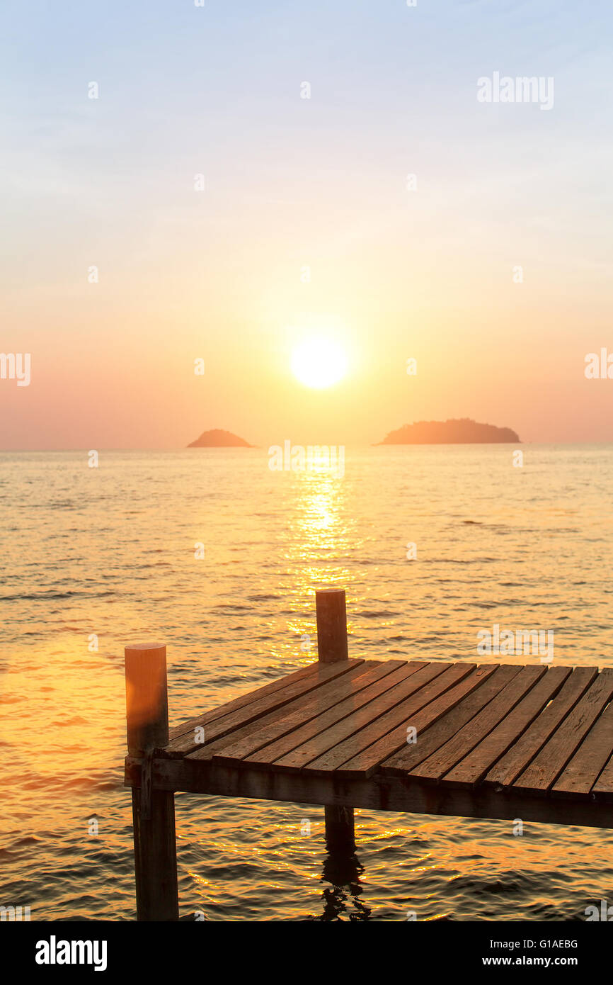 Concrete pontoon hi-res stock photography and images - Alamy