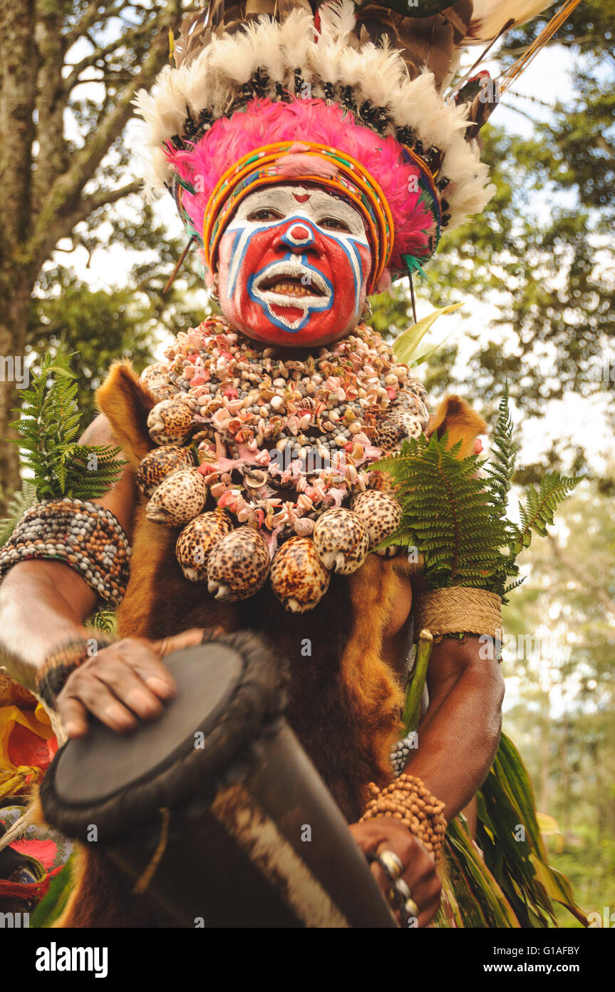 Highlands tribe in Piaya village, Papua New Guinea Stock Photo - Alamy