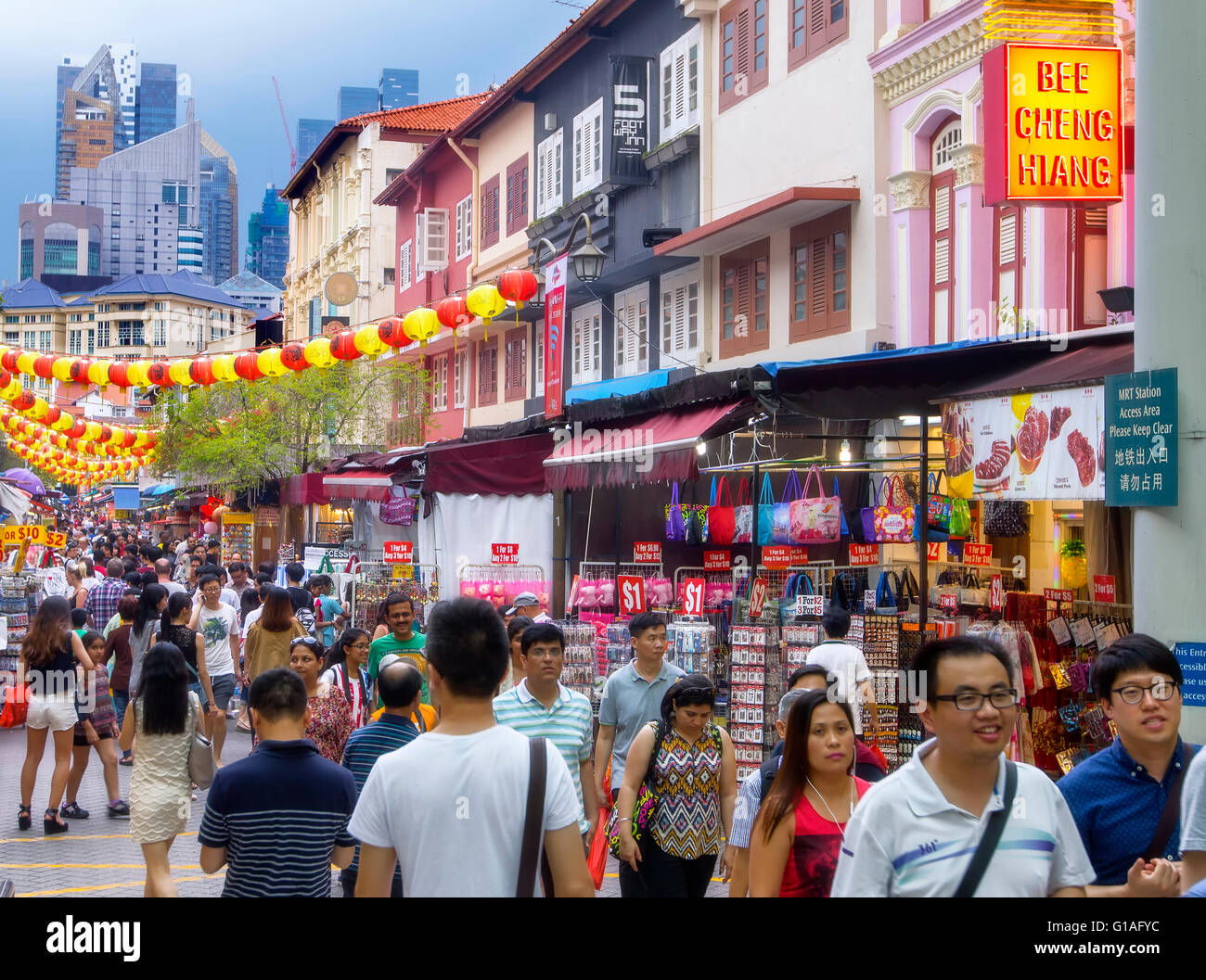Crowd chinese building hi-res stock photography and images - Alamy