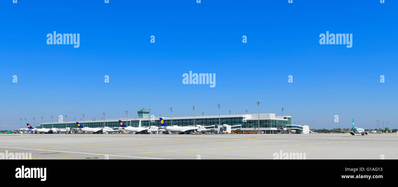 Satellite Building, airplane, plane, aircraft, line up, roll in, out ...