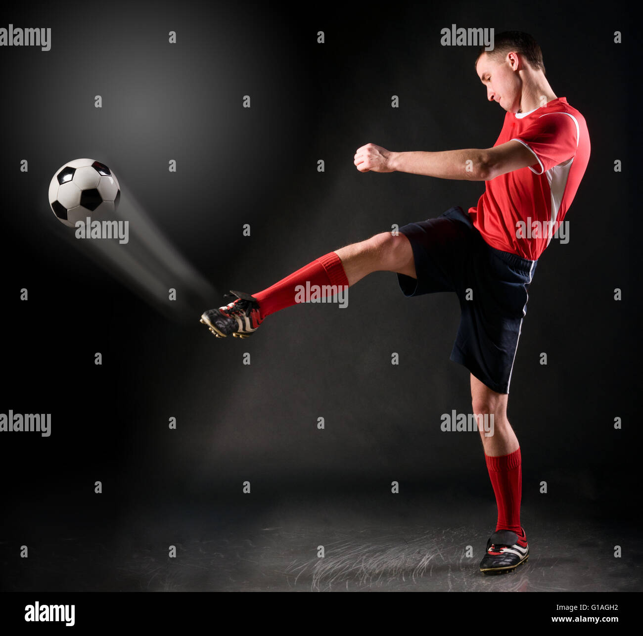 soccer player strikes Stock Photo - Alamy