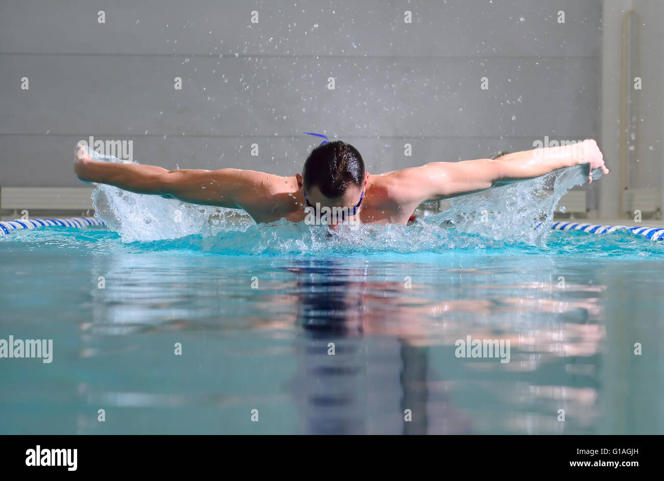 Butterfly stroke hi-res stock photography and images - Alamy