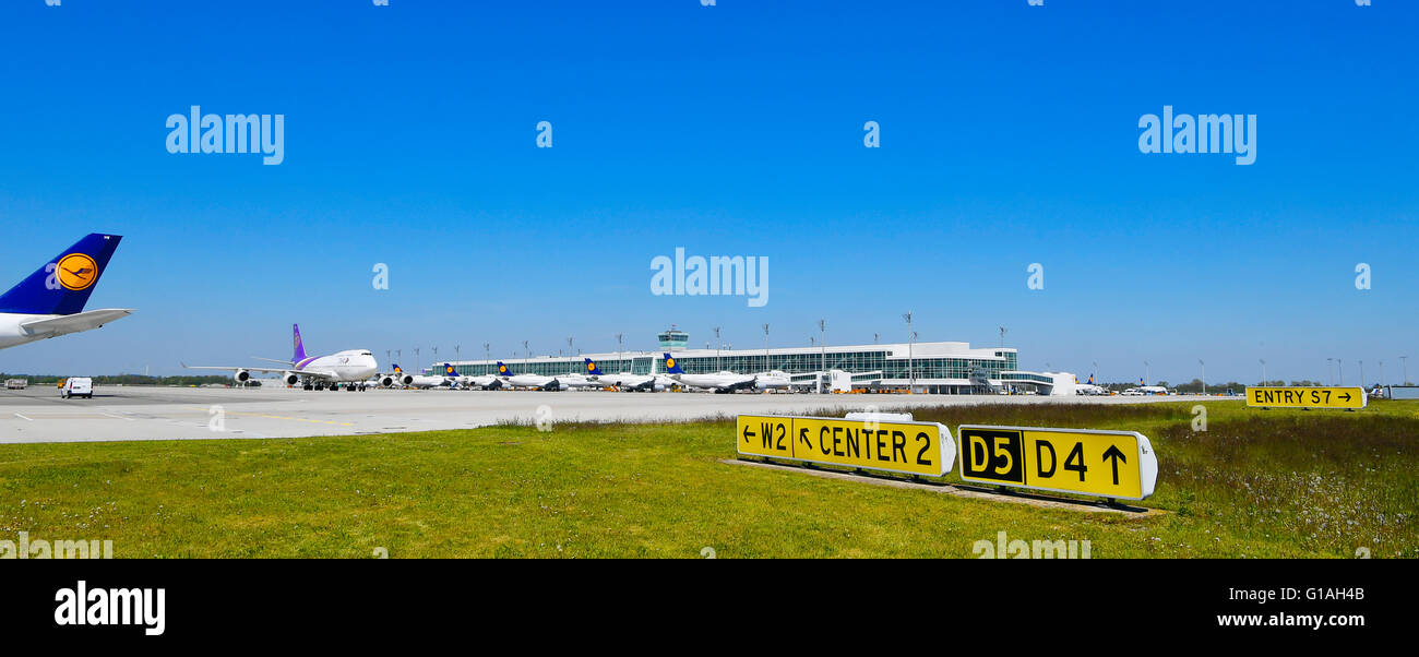 Satellite Building, airplane, plane, aircraft, line up, roll in, out ...