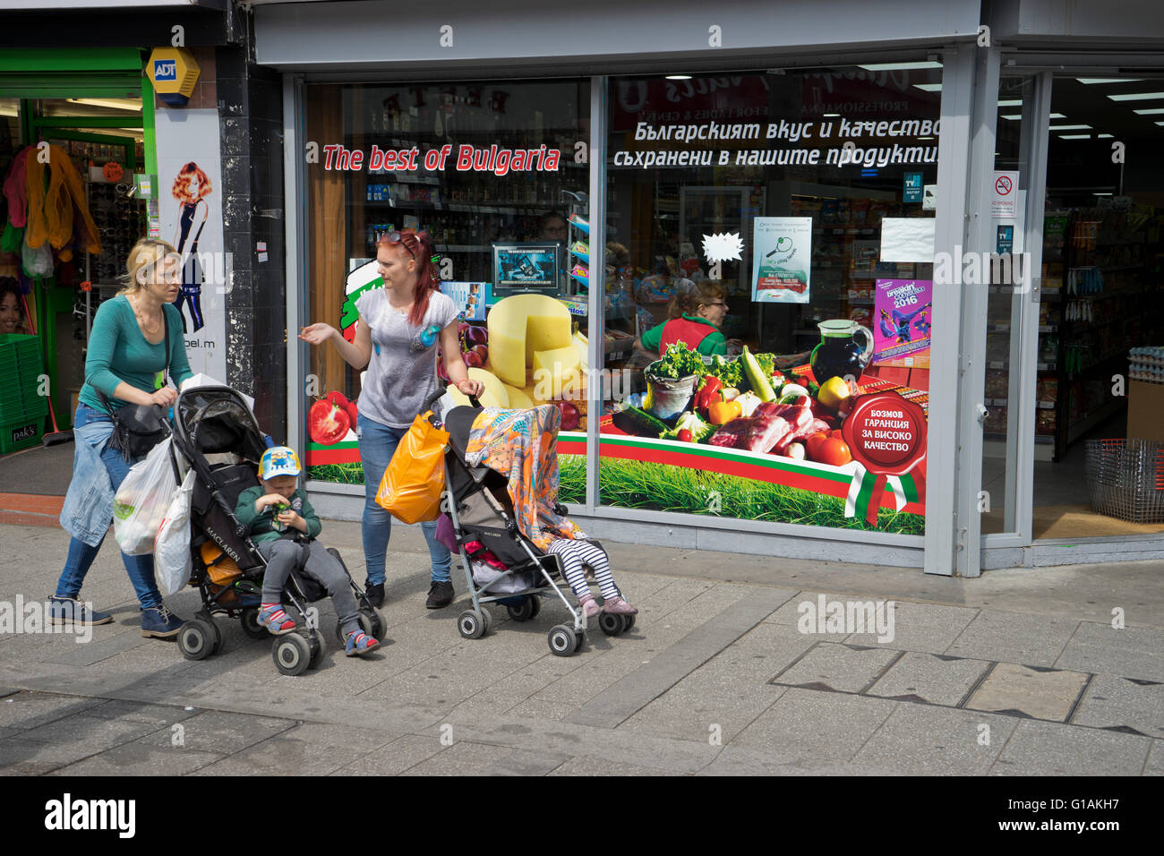 Romanian shop in walthamstow london hi-res stock photography and images ...