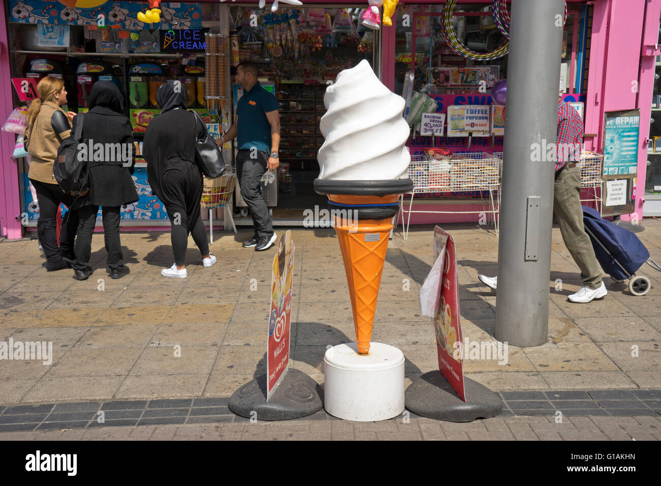 London Ice Cream Shop High Resolution Stock Photography and Images - Alamy