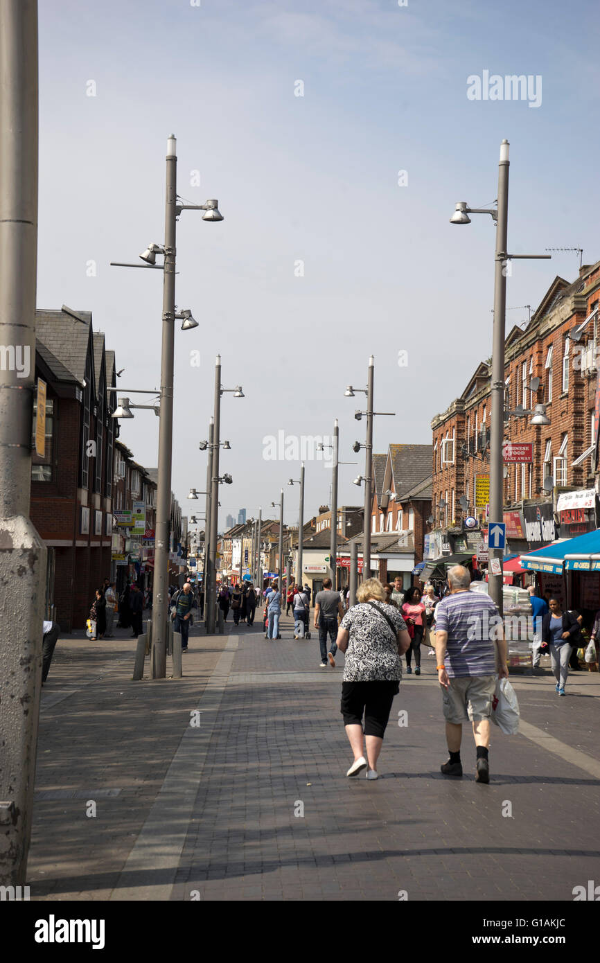 Multicultural uk street hi-res stock photography and images - Alamy