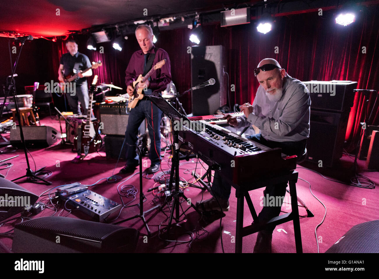 Dave Formula and The Finks in concert at The Ruby Lounge. Manchester ...