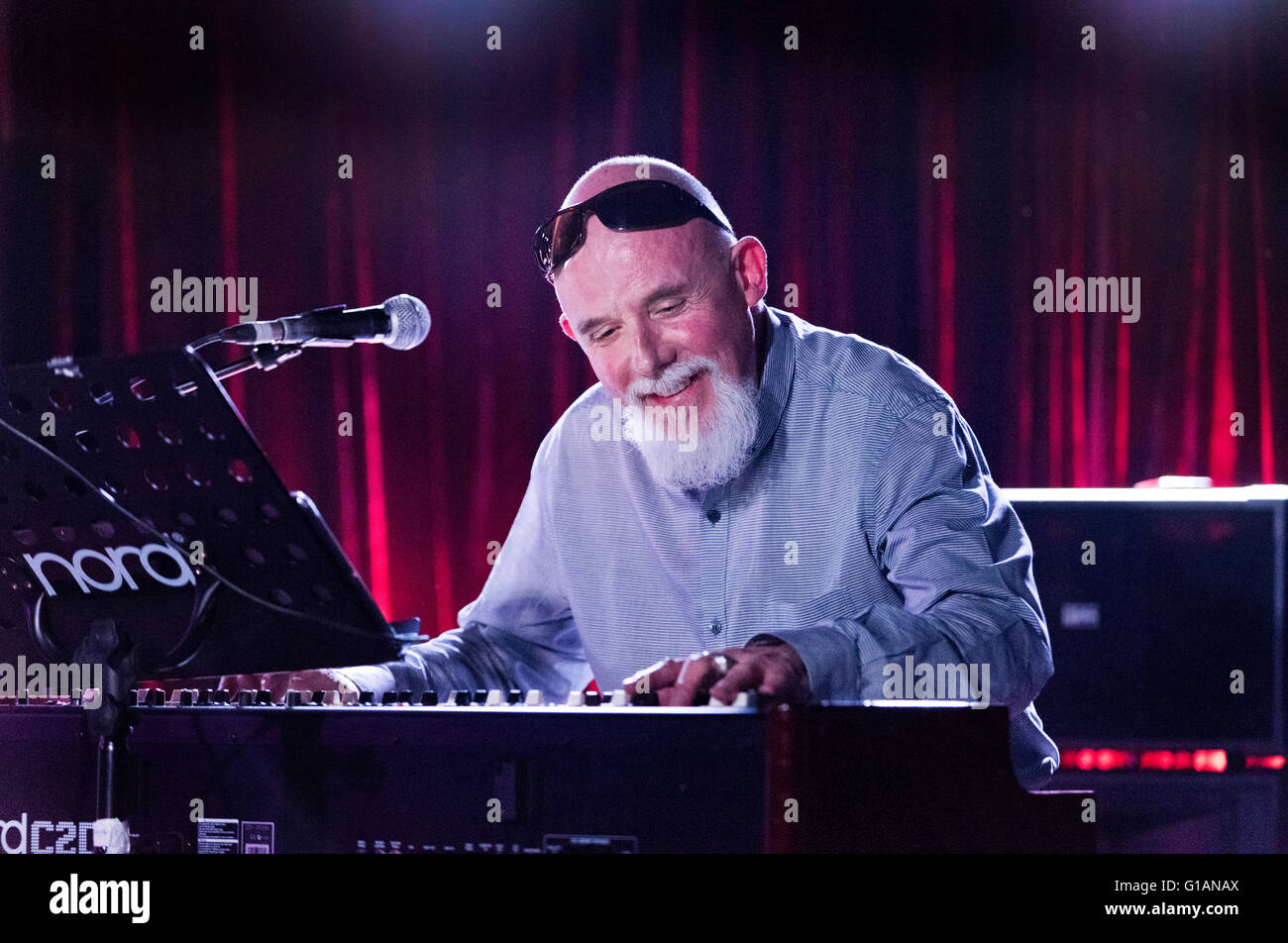 Dave Formula and The Finks in concert at The Ruby Lounge. Manchester ...