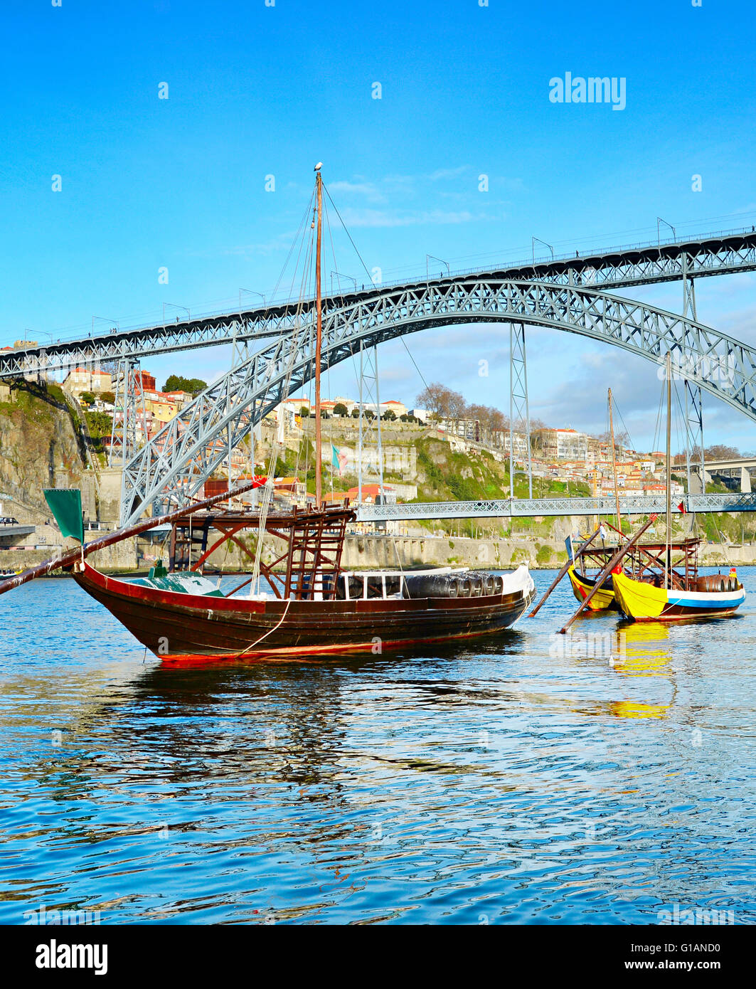 Traditional Rabelo boats in front of Dom Luis II bridge. Porto ...