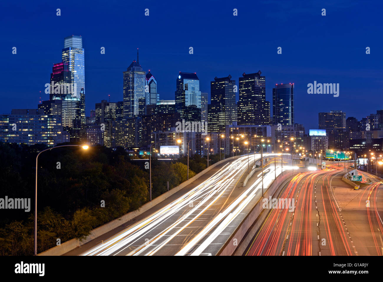 Philadelphia Skyline from Spring Garden St. Bridge Stock Photo - Alamy