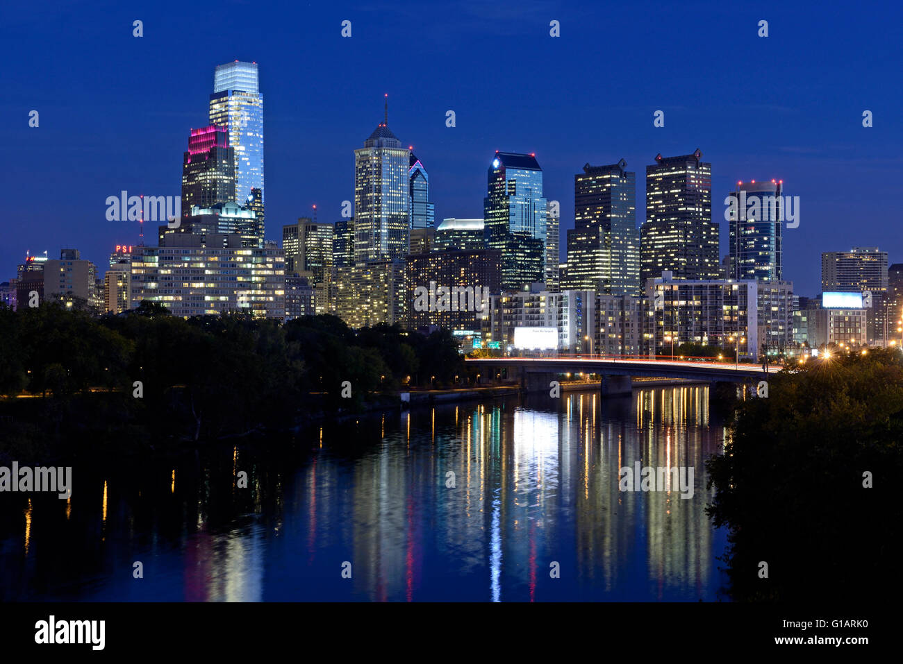 Philadelphia skyline from spring hi-res stock photography and images ...