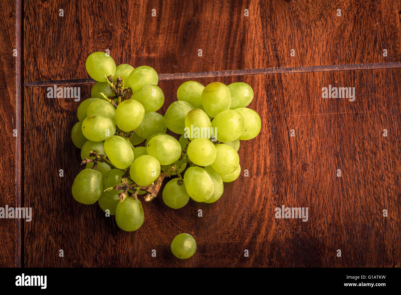 Pile of grapes hi-res stock photography and images - Alamy