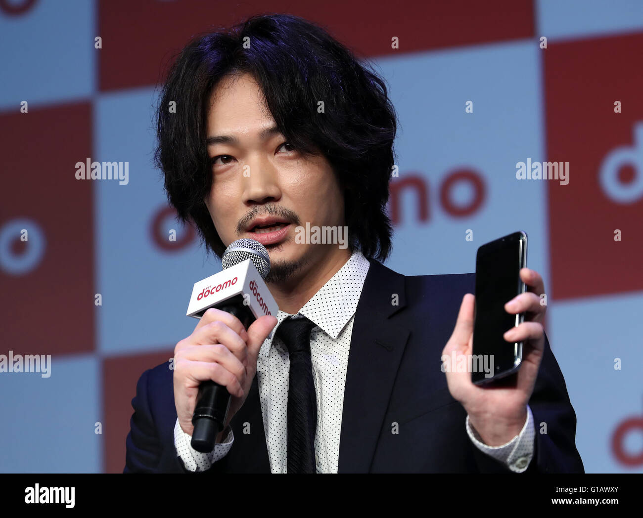 Tokyo, Japan. 11th May, 2016. Japanese actor Go Ayano displays the new smartphone series of ...
