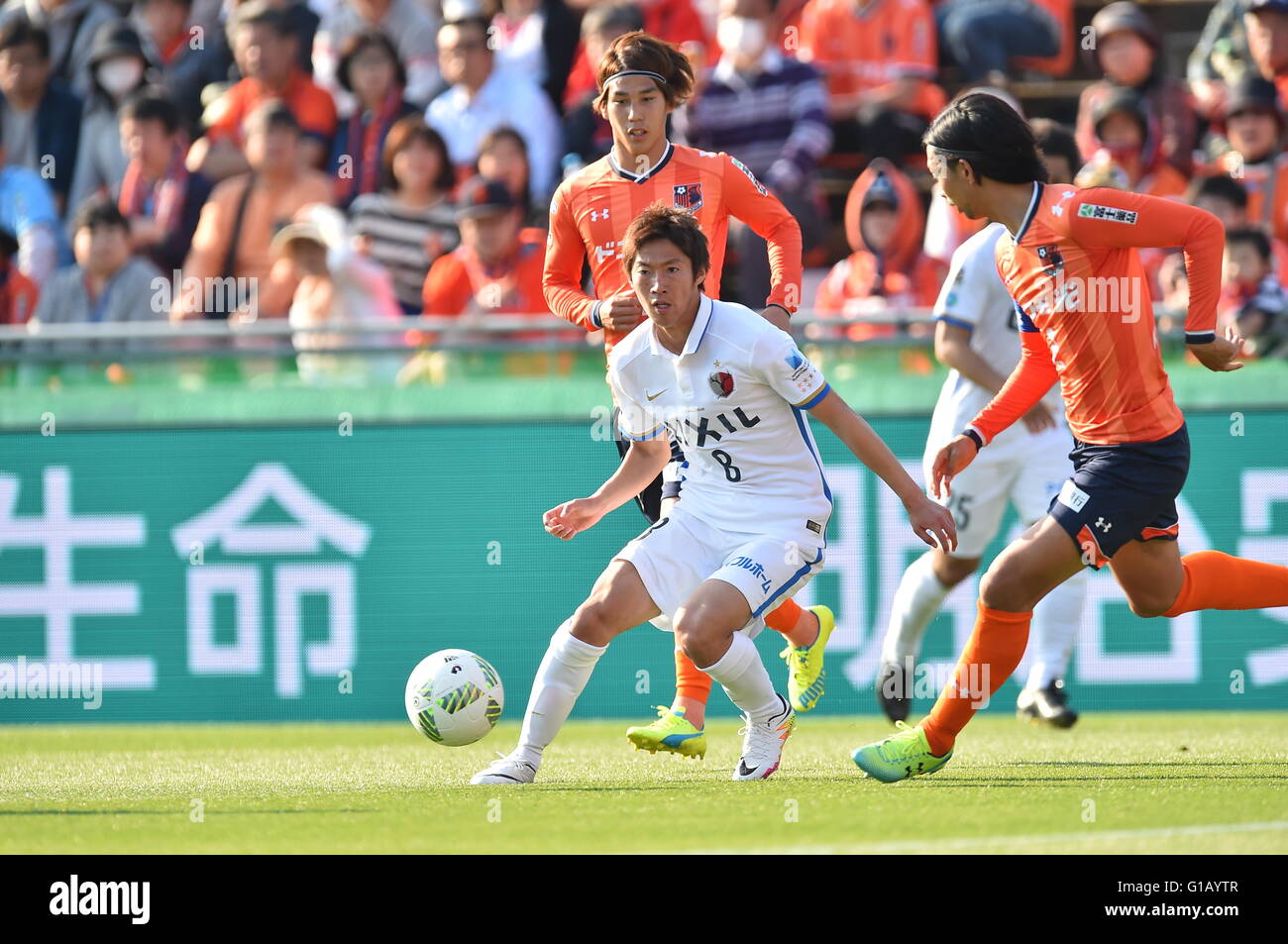 (L-R) Ataru Esaka (Ardija), Shoma Doi (Antlers), Kosuke Kikuchi (Ardija), APRIL 30, 2016 ...