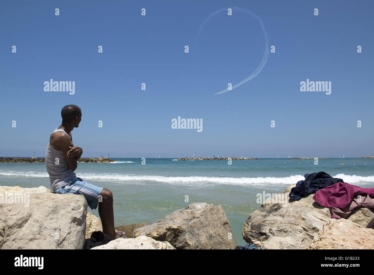 Tel Aviv, Israel. 12th May, 2016. Israeli Air Force planes flying over ...