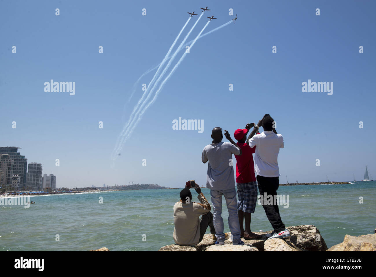 Tel Aviv, Israel. 12th May, 2016. Israeli Air Force planes flying over ...
