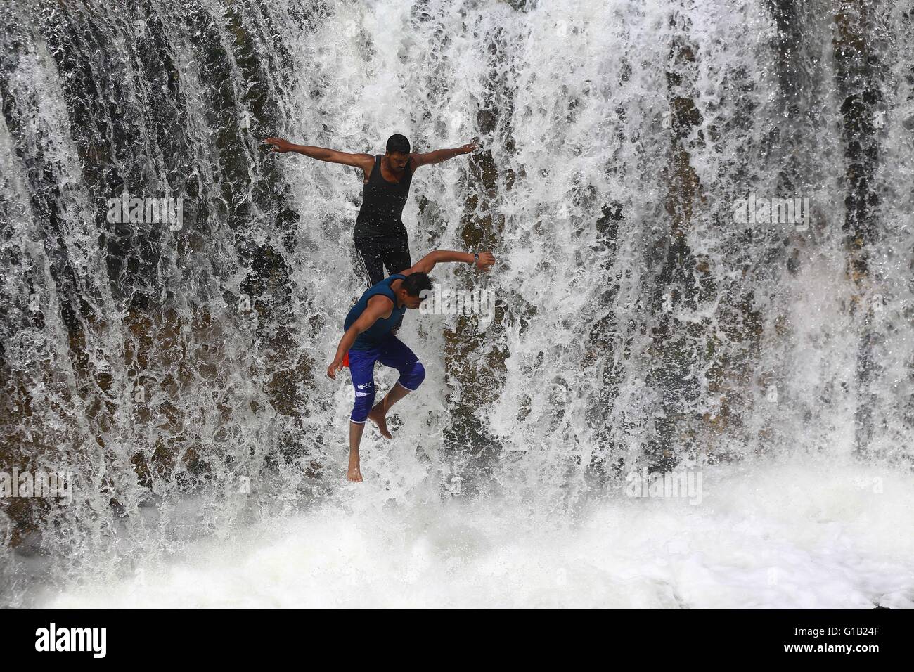 Fayoum, Egypt. 10th May, 2016. People jump into the water at a ...