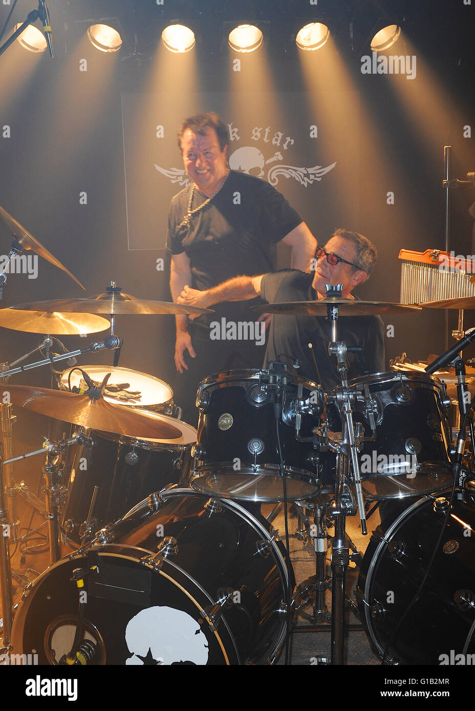 Seeshaupt, Germany. 10th May, 2016. dpa EXCLUSIVE - Tico Torres (R ...