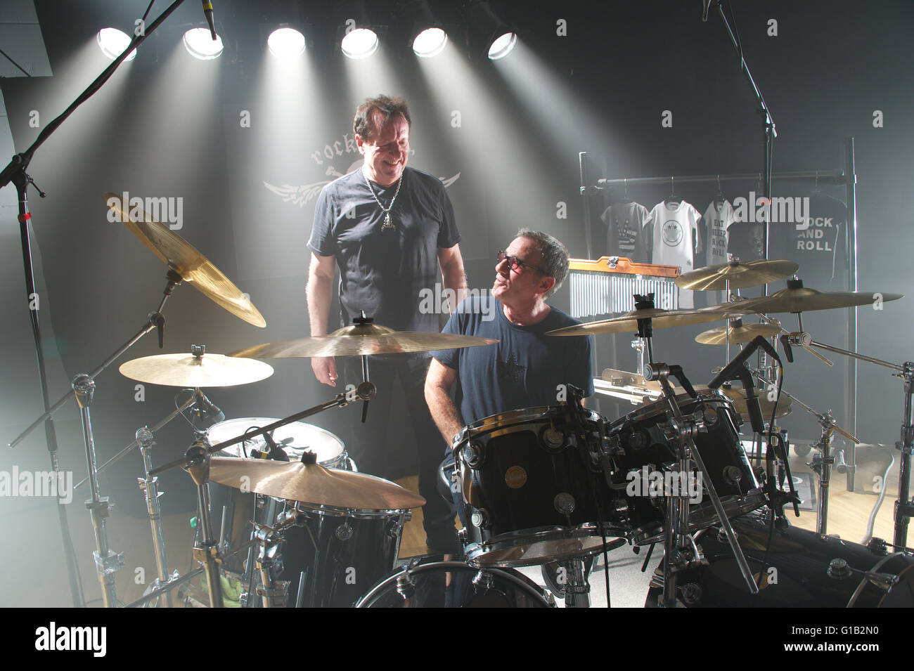 Seeshaupt, Germany. 10th May, 2016. dpa EXCLUSIVE - Tico Torres (R ...