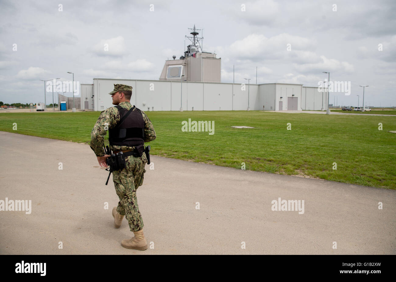 Deveselu, Romania. 12th May, 2016. A US soldier secures the area ...