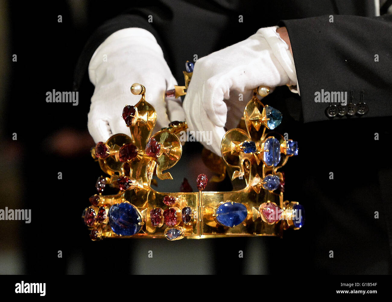 Seven key holders unlocked Crown Chamber in Prague Castle's cathedral ...