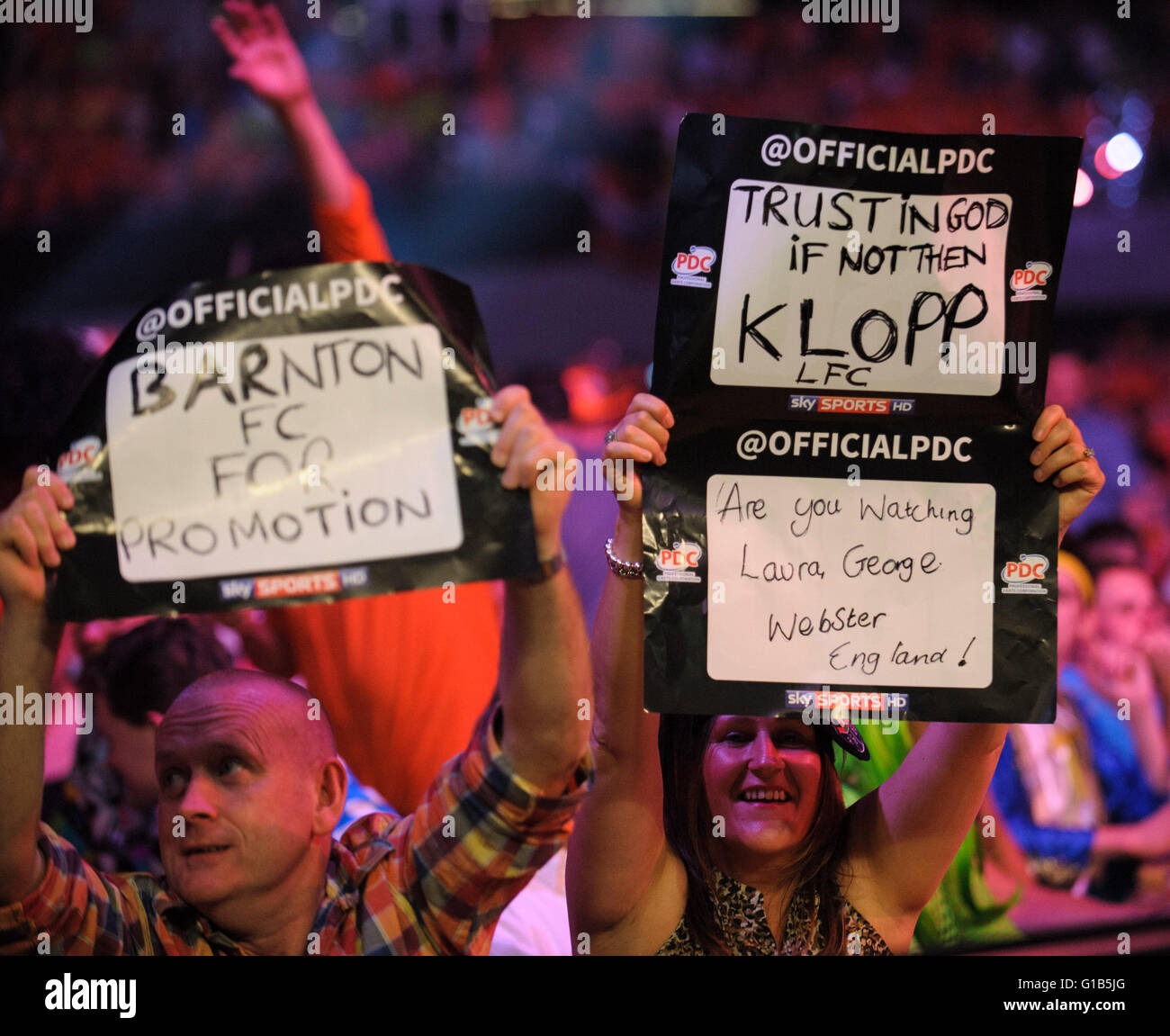 English darts hi-res stock photography and images - Alamy