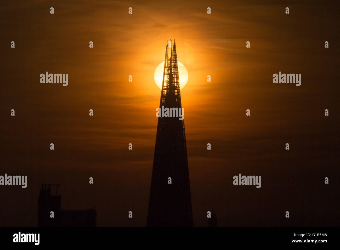 Sunset behind the shard hi-res stock photography and images - Alamy