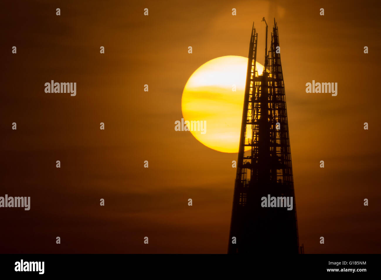Tower of london sun setting hi-res stock photography and images - Alamy
