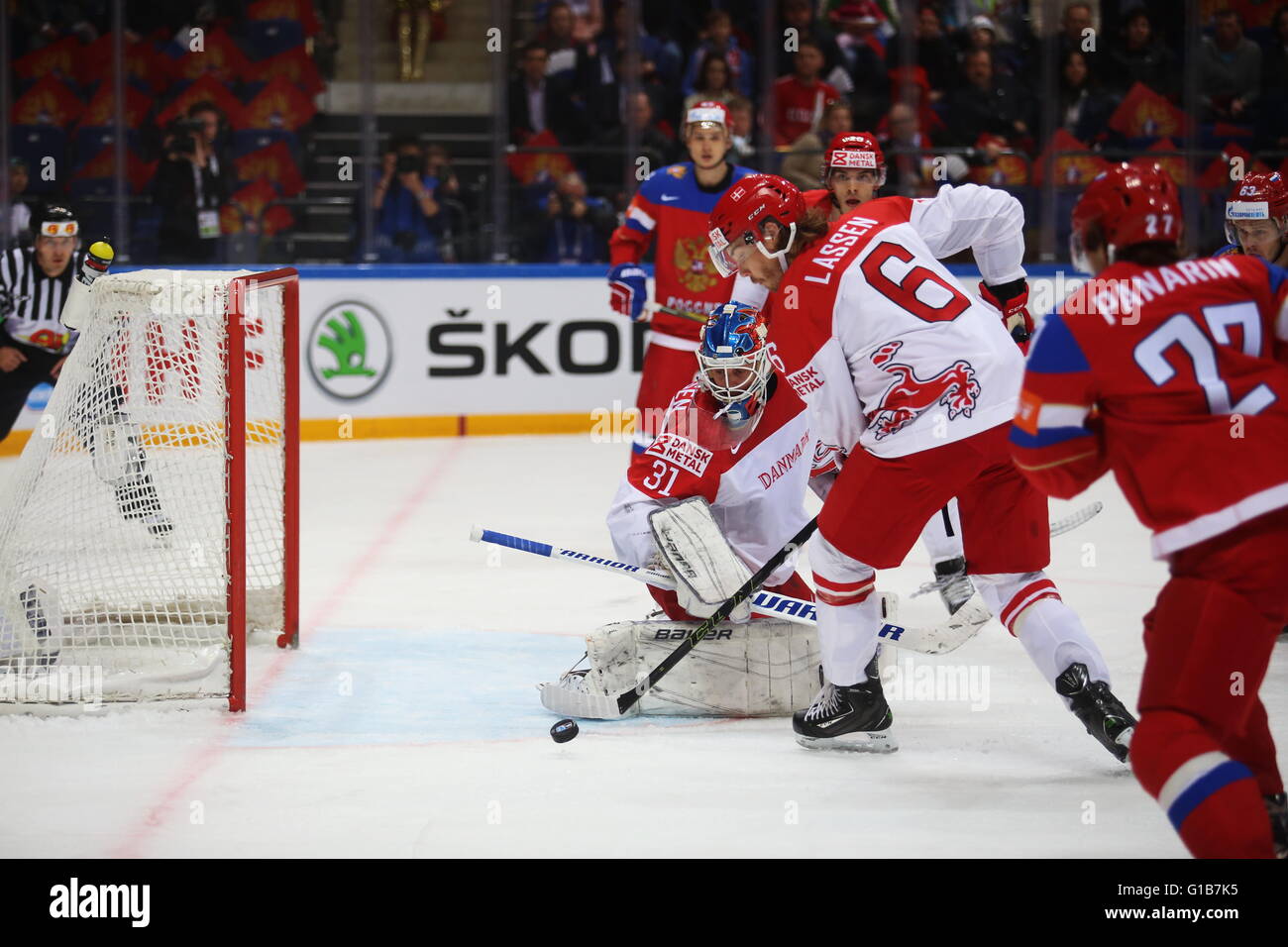 Moscow, Russia. 12th May, 2016. Stefan Lassen of Denmark (C) and Simon ...