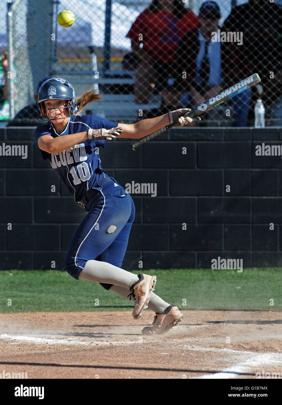 Rio Rancho, NM, USA. 12th May, 2016. La Cueva's #10 Andrea Howard makes ...